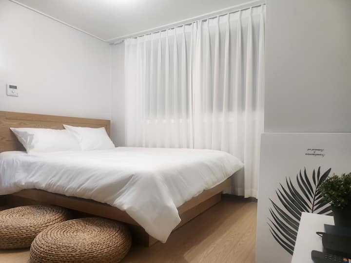 {멜로우데이}성심당롯데  용문역 도보이용/ 여성안심 /무료주차/호텔침구 매일 세탁 - Daejeon