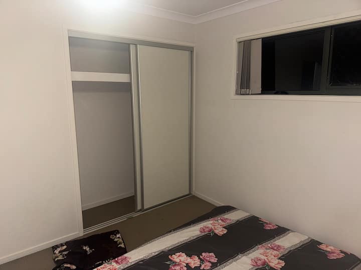 Separate Room Available For Stay. - Redcliffe