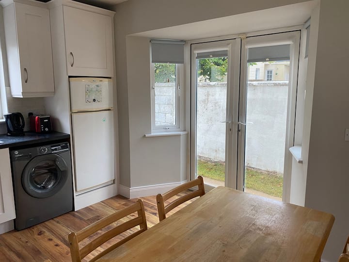 Midleton Bright And Easy 2 Bedroomed House - Midleton
