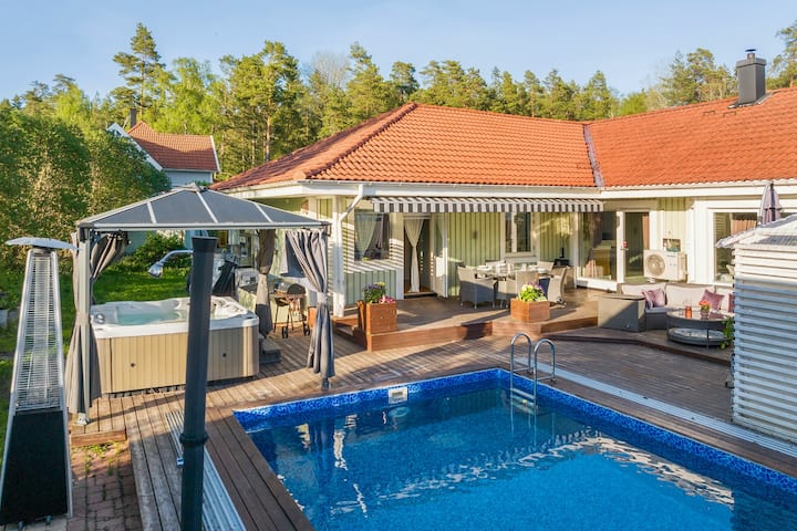 Privat Spa-villa I Täby Med Jacuzzi, Bastu, Pool - Vallentuna