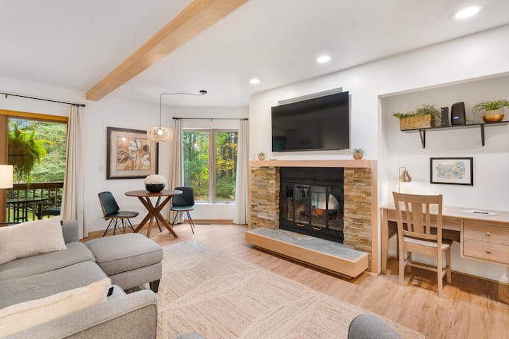 Lakeside Club -1 Bedroom Cozy Condo W/lake Access - Petoskey State Park, MI