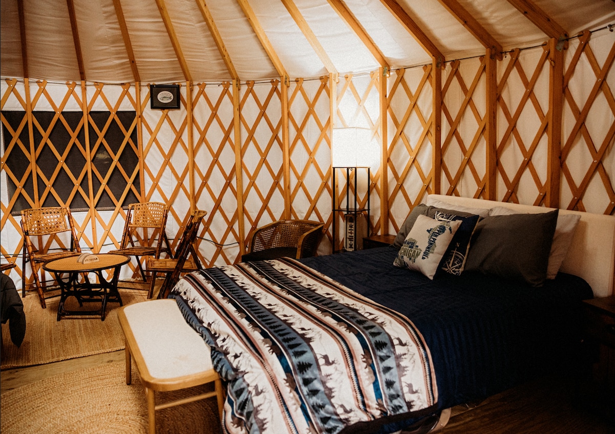 Yourte Silver King au terrain de camping Winding River - Yourtes à ...