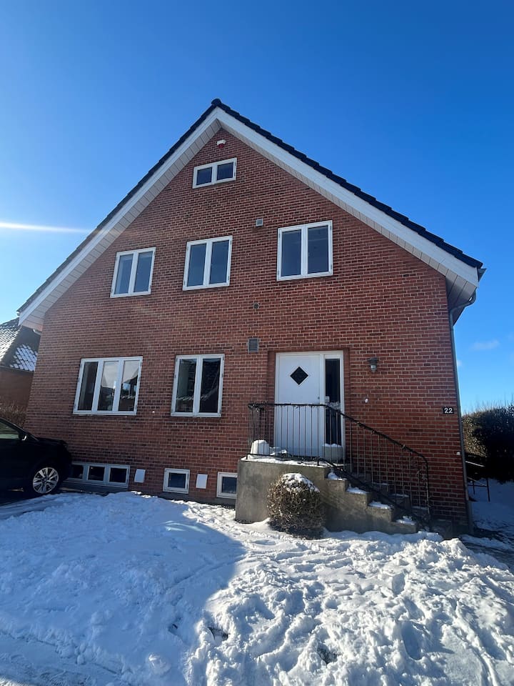 Stort Og Lyst Hus  Perfekt Til Familie Og Venner - Odense