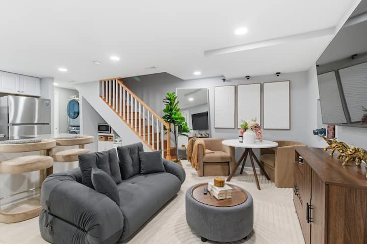 Stylish Central Apartment 5 Min Walk- Union Market - RFK Stadium - Washington