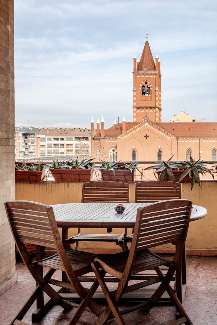 Luminoso Quadrilocale Con Ampio Terrazzo - Turin