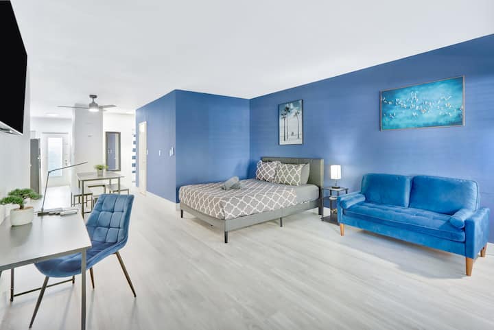 Bright 1br Miami Beach Apt W/ 3 Queens & Smart Tv - Miami Beach, FL