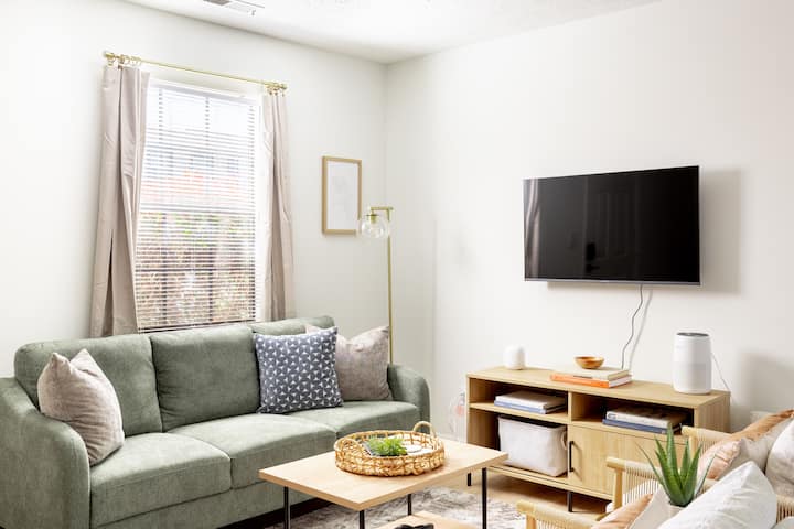 Inviting 2br 1.5ba Townhome Close To Liberty - Lynchburg, VA