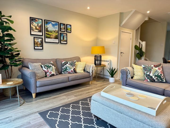 Elouera, 21 Isis Lake - Somerford Keynes