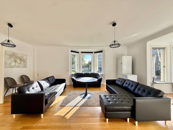 Huge Workers & Family Home Close To City & Volvo - Göteborg