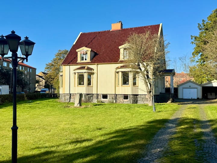 Huge Workers & Family Home Close To City & Volvo - Göteborg