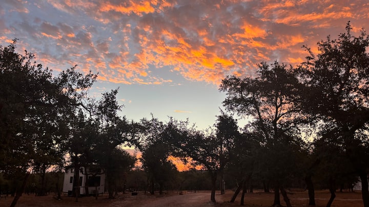 Tiny Home Getaway In The Heart Of Dripping Springs - Dripping Springs, TX