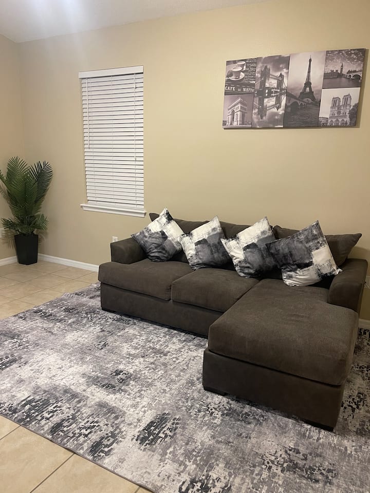 Comfort Meets Magic: Cozy Home Near Disney! - Christmas, FL