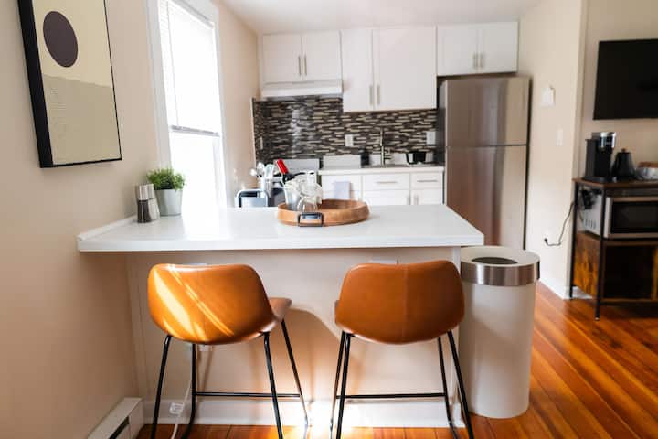 Cozy Charlottesville Loft - Charlottesville, VA