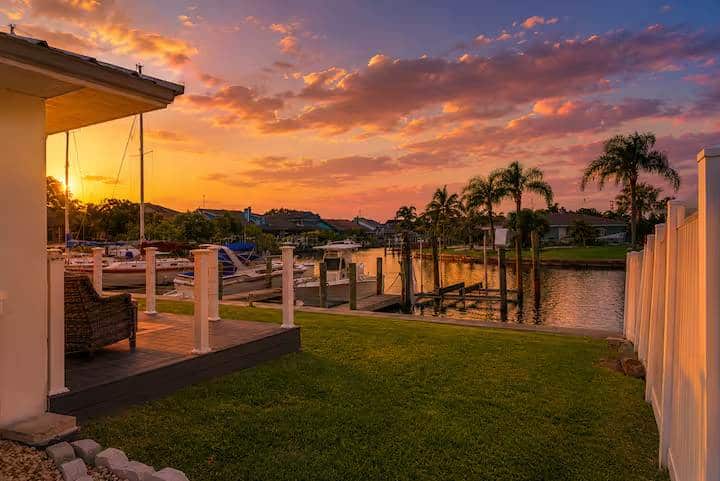 Waterfront 2br | Walk To Tampa Bay | Sleeps 6 - Apollo Beach, FL