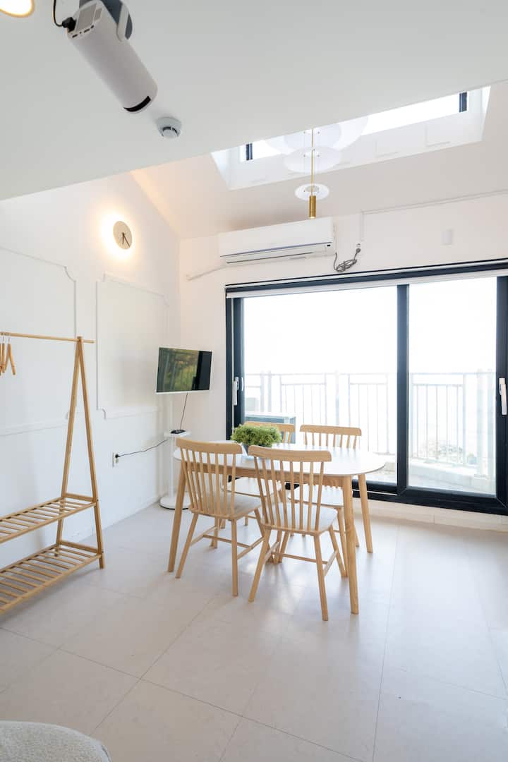 [리뉴얼특가]애월바다가 한눈에 담기는 모던 하우스,파노라마 오션뷰 - Jeju