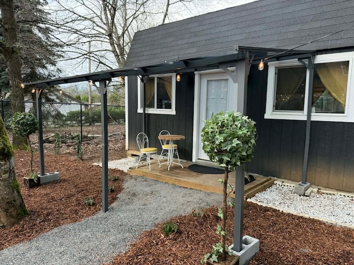 The Forest Soak, Sauna And Cold Plunge Tiny Home! - Sandy, OR