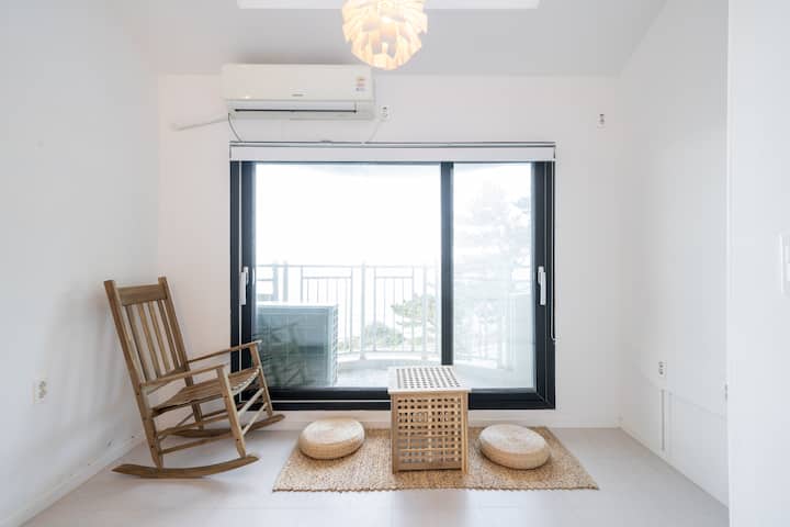 [리뉴얼특가]애월바다가 한눈에 담기는 모던 하우스,파노라마 오션뷰 - Jeju-si