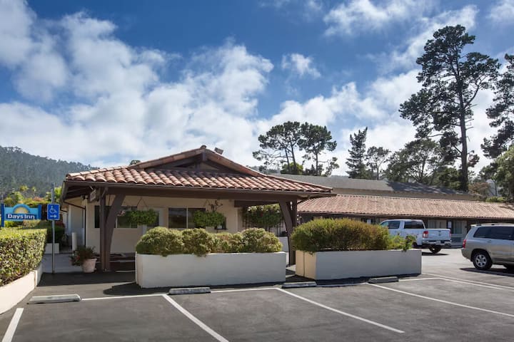 Days Inn Monterey | Queen Room | Seaside Access - Big Sur, CA
