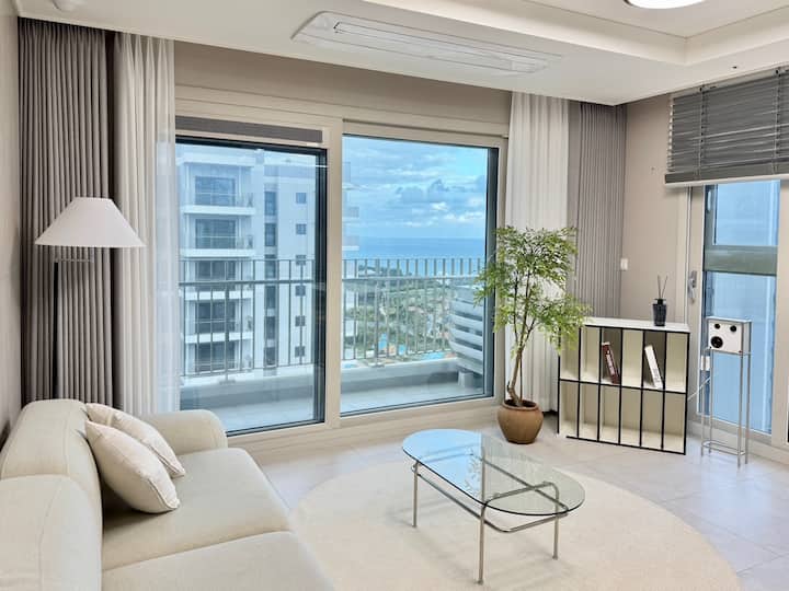 [Op33-25] 오션뷰#방8,화6#최대22명#집3채#이케아#롯데월드#테라스#해운대#송정 - Busan