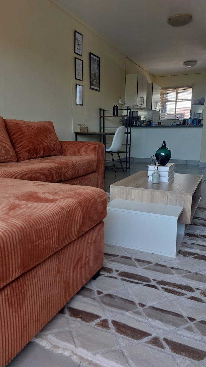 La Boheme. Designed For Comfort, Inspired By Art! - 普勒托利亞