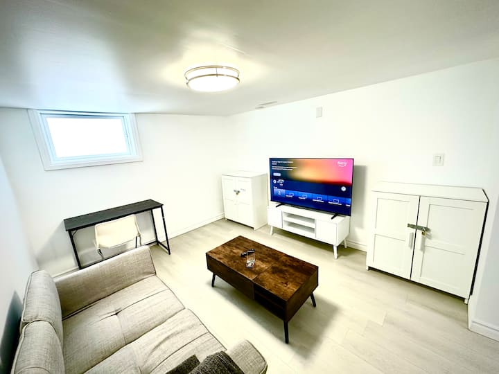 Modern 2 Bedrooms 1 Bath + 4 Sleep Near Downtown - St. Jacobs