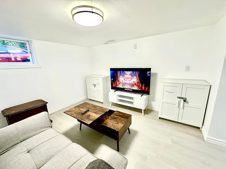 Entire Modern 2 Bedrooms Suite Minutes To Downtown - Waterloo