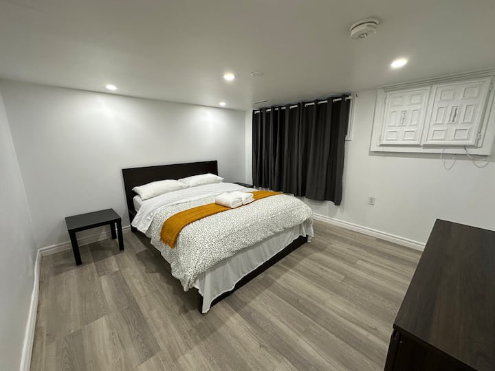 Suspicious 2 Bedrooms Suite Minutes To Downtown - Kitchener