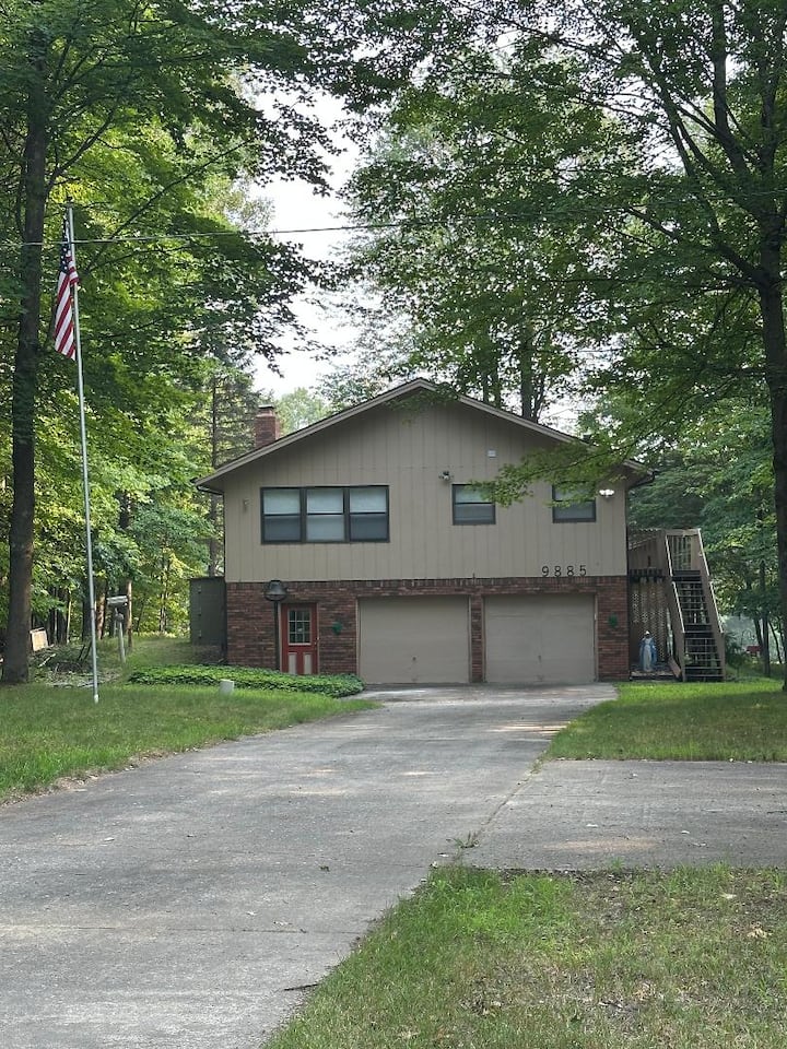 Spacious 4 Bedroom Home On Highland Golf Course - Big Rapids, MI