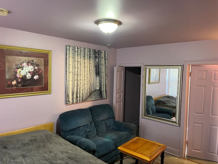 Cozy Room 5 Minutes Away From The Falls - Niagara Falls