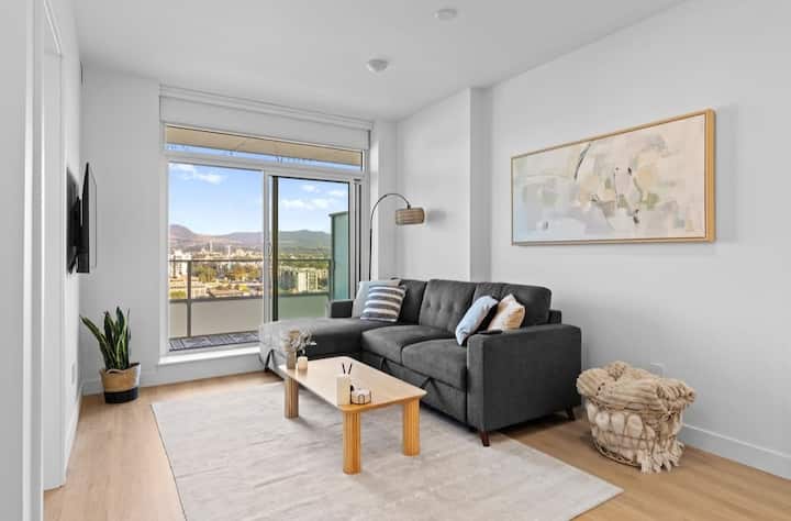 Gorgeous Unit In Luxury Building - Kelowna