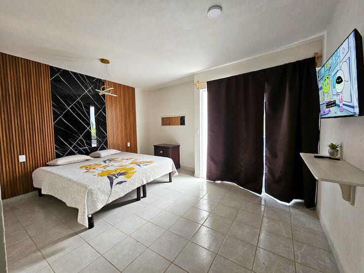 Casa Familiar Con 3 Habitaciones Y Cochera Techada - Tehuacán