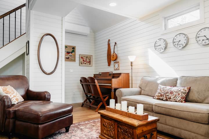 The Tilted Cottage - Loveland, CO