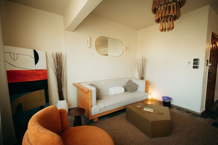 Pyramid Duo Tub Suite | 2bdr & Rooftop Access - Egypt
