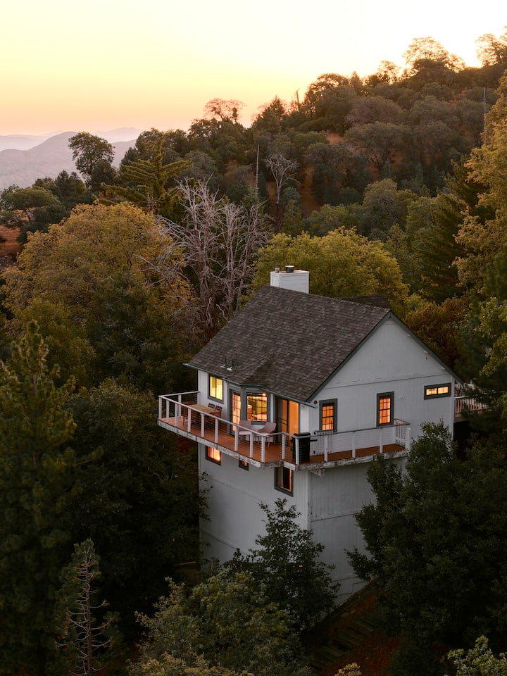 Up And Away On Evergreen Lane - Lake Arrowhead, CA