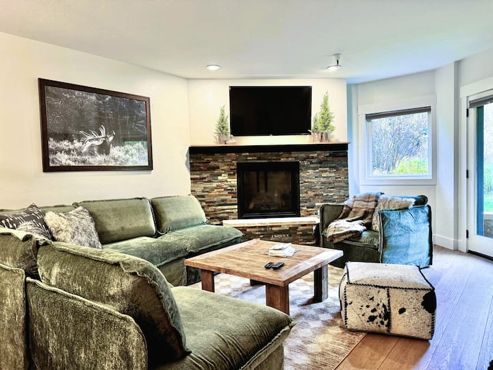 True Ski-in/ski-out, 2 Min Walk To Main, 2/2 Condo - Breckenridge, CO