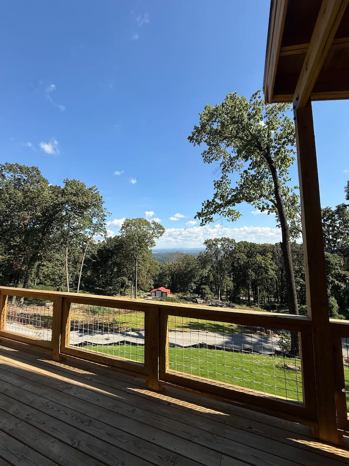 Handcrafted Cabin · Sunrise Views · Chattanooga - Chattanooga, TN