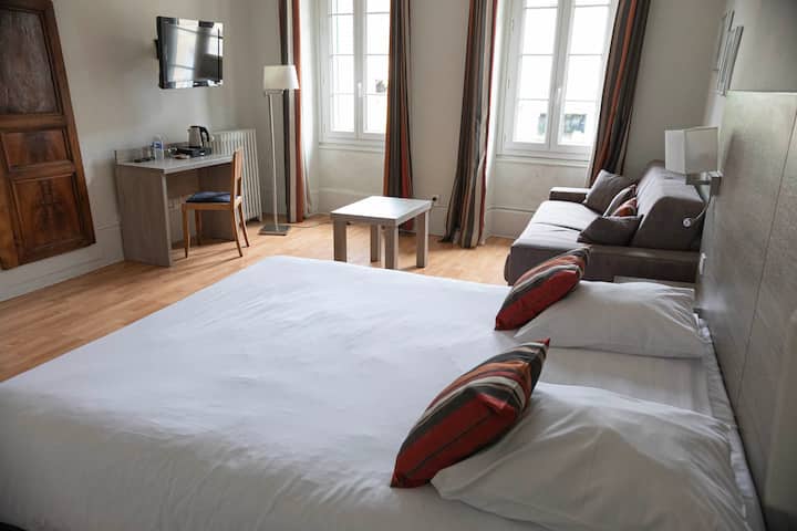 Hôtel Au Centre De Pouilly En Auxois - Pouilly-en-Auxois