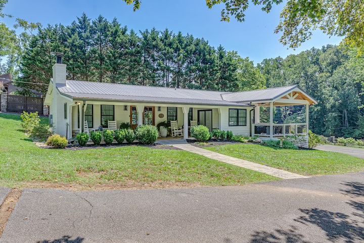 Ultimate Lakefront Lodge & Retreat - Maryville, TN