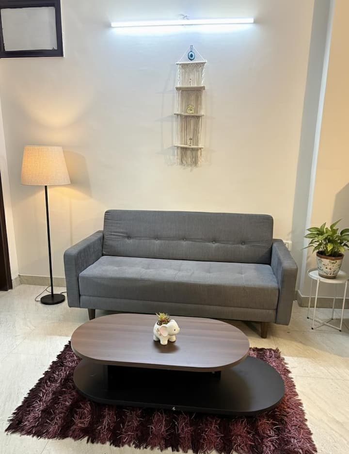 Cozy Abode Near Qutab Minar And Saket Metro - New Delhi