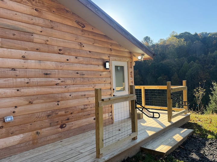 Roan Mountain Wood Cabin Suite With Mountain Views - Roan Mountain, TN