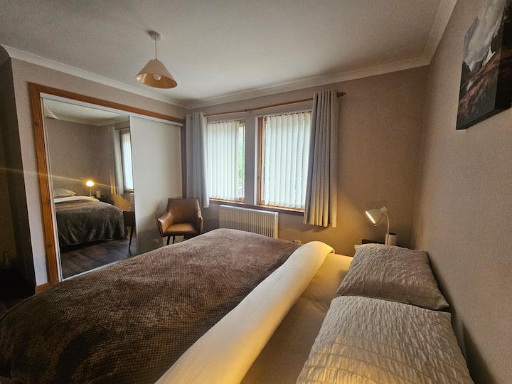 Crianlarich - Spacious Room & Shared Living Space - Crianlarich