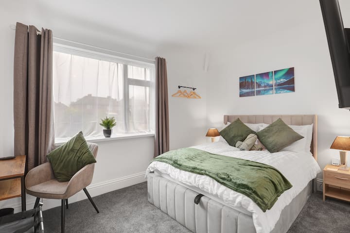 3 Bedroom House With Free Parking - Durham