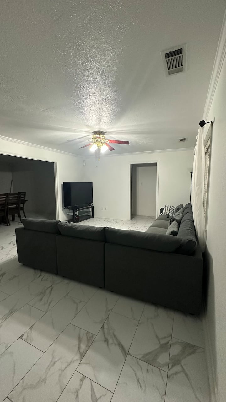 Cozy 4br Home Near Downtown Dallas - Lancaster, TX