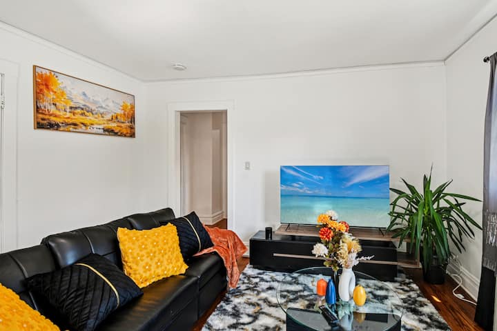 The Greenleaf: Monthly Stays In Prime West Village - Evanston, IL