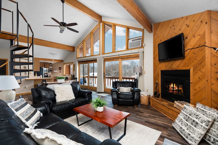 Walk To The Ski Lift At Schuss Mountain
- Sleeps 8 - Michigan