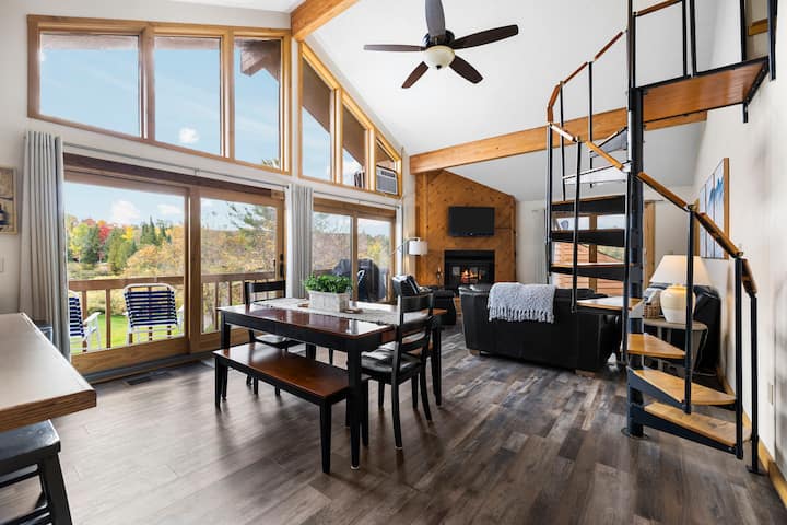 On 18th Green @ Shanty Creeks Schuss Mtn. Sleeps 8 - Michigan