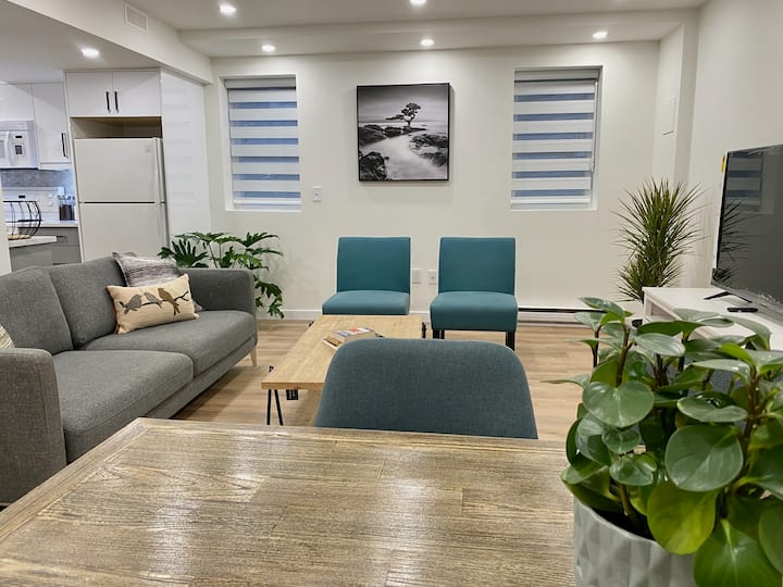 Chic 2br Stay Near Transit & Shopping - Coquitlam