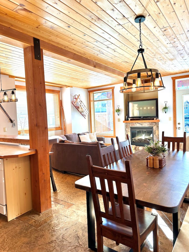 Apex Mountain: Hot Tub Near Village & Skating Loop - District régional d'Okanagan-Similkameen