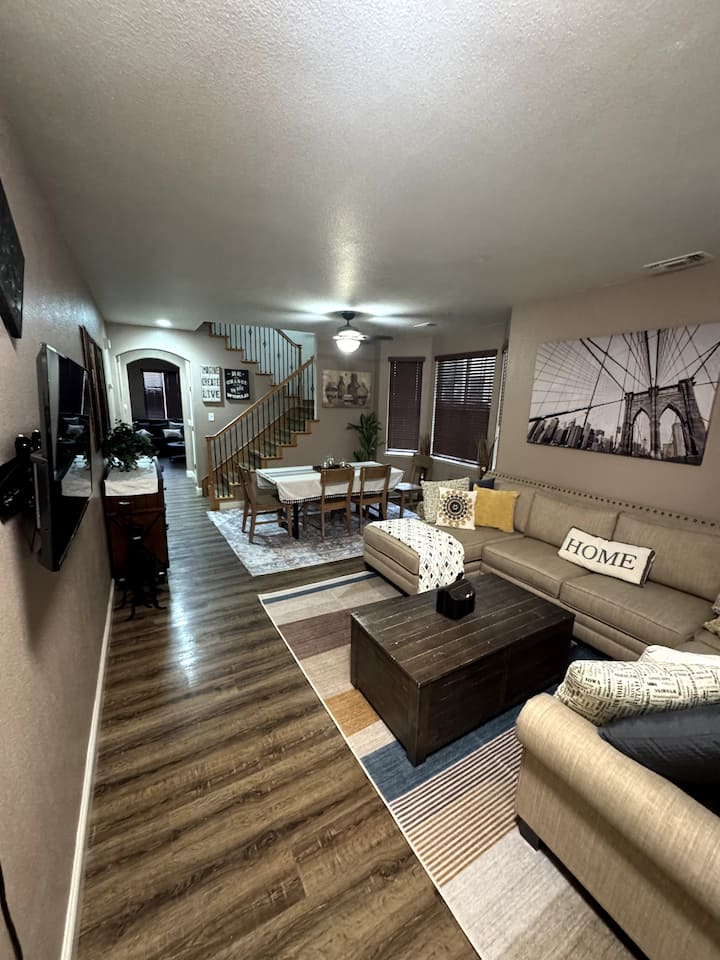 Charming 4-bedroom Home With Great Amenities - Modesto, CA