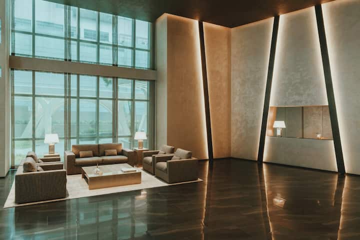 High Floor | Prime Downtown | Style & Serenity - Manila